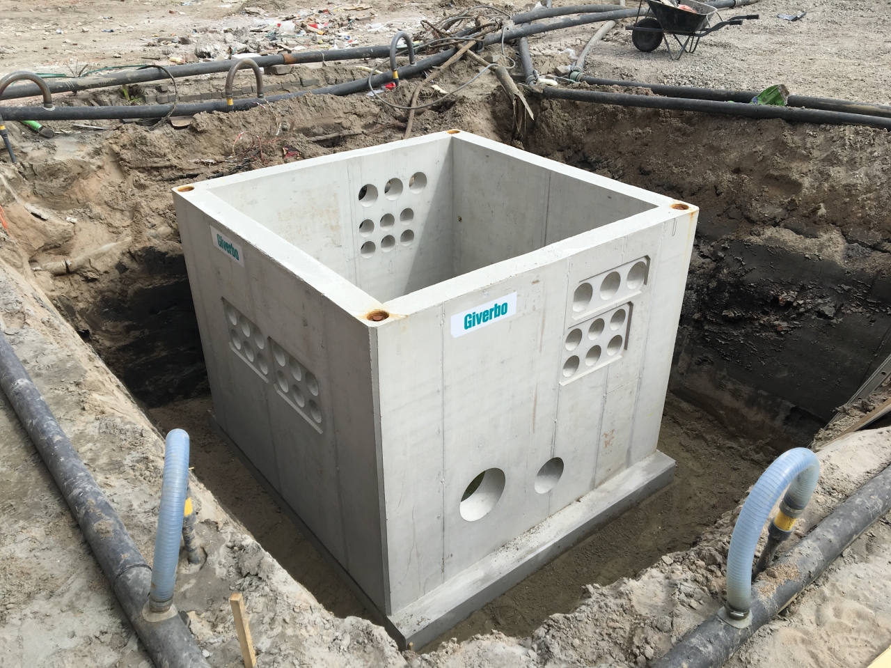 LEVERANCIER VOOR WEG- EN WATERBOUW