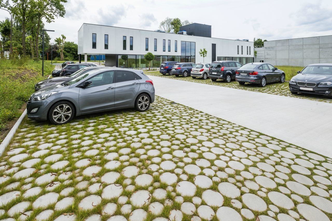 LEVERANCIER VOOR WEG- EN WATERBOUW